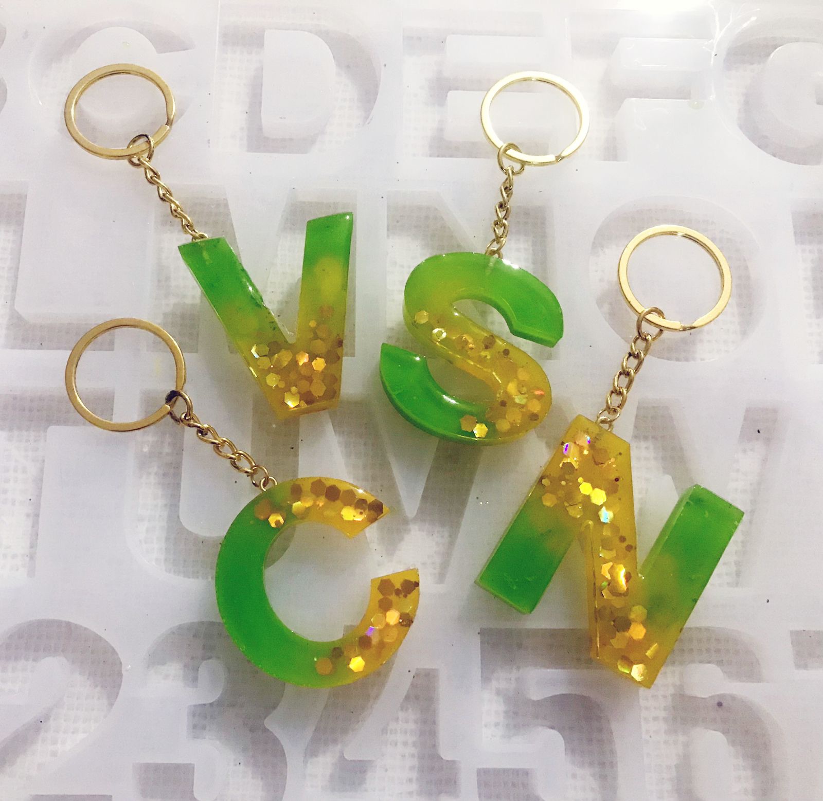 RESIN LETTER KEYCHAIN | Daraz.lk