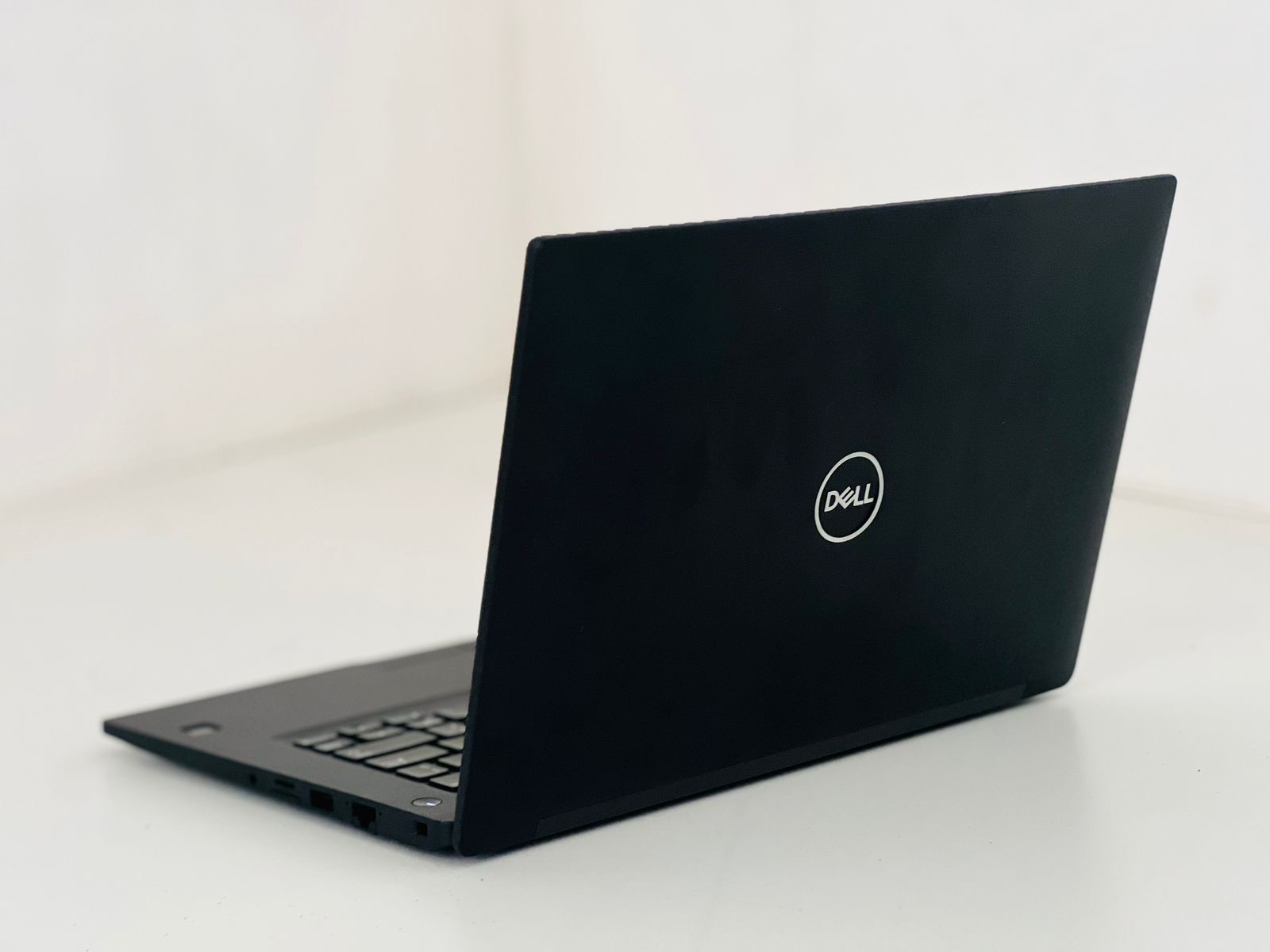 DELL Latitude 7490 – 14″ FHD Display | i5 8th Gen | 8GB DDR4 RAM ...